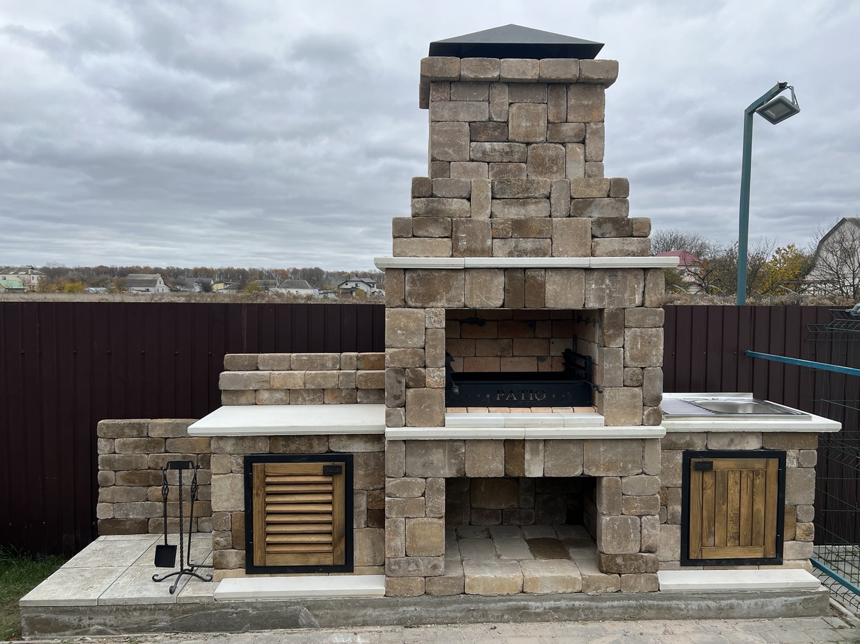 Купити дров`яний барбекю Комодо Київ, Україна, зона барбекю від Bernstone